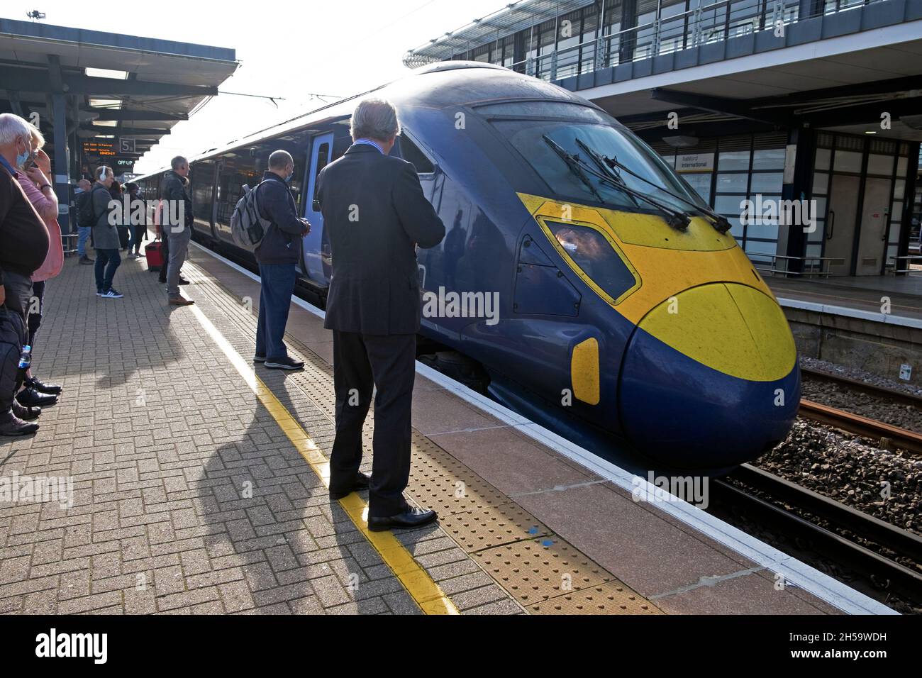 Hi speed train arriving hi-res stock photography and images - Alamy