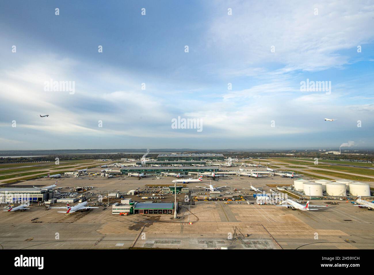 EDITORIAL USE ONLY British Airways flight BA001 (right) and Virgin ...