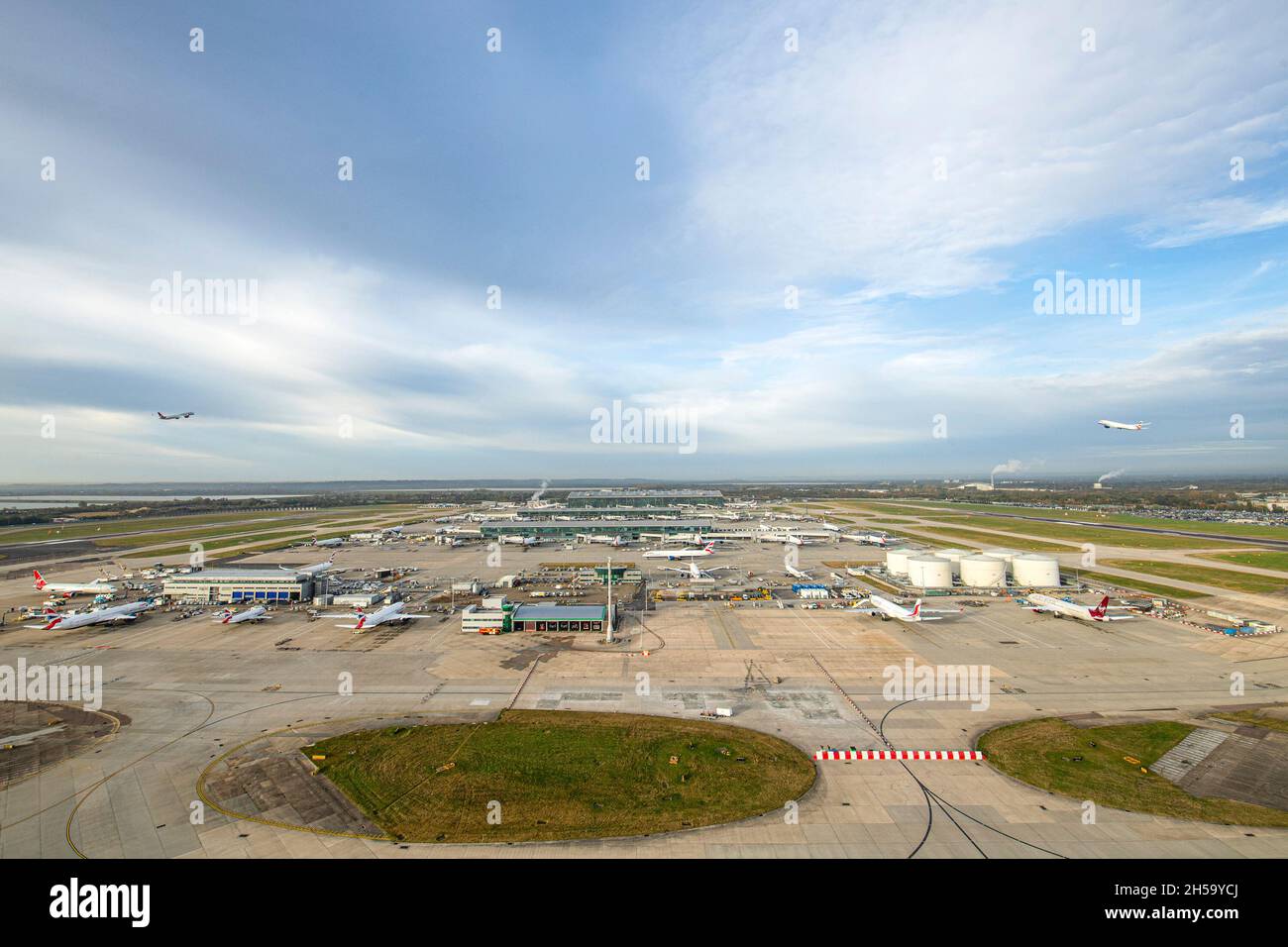 EDITORIAL USE ONLY British Airways flight BA001 (right) and Virgin ...