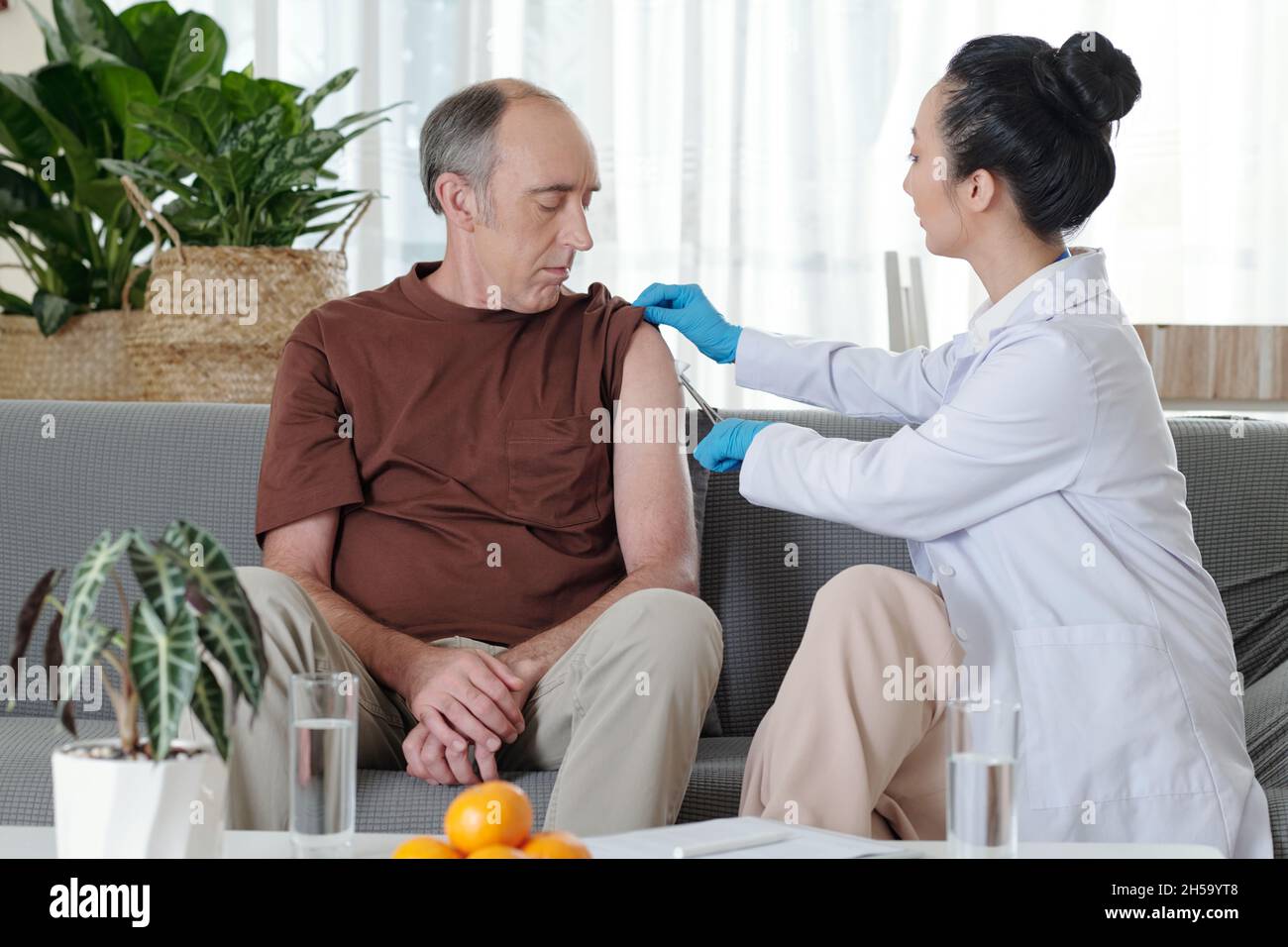 Nurse cleaning injection hi-res stock photography and images - Alamy