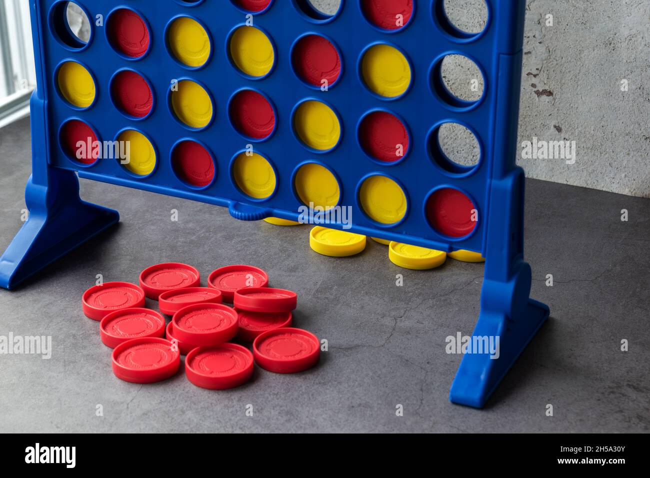 Connect 4 board hi-res stock photography and images - Alamy