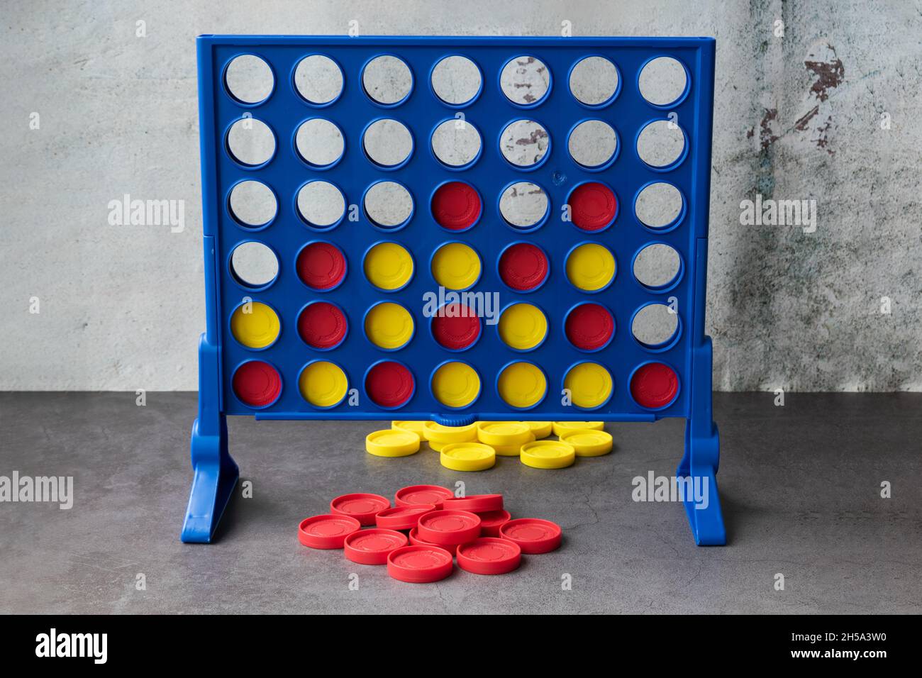 Classic strategy game connect 4 Stock Photo - Alamy