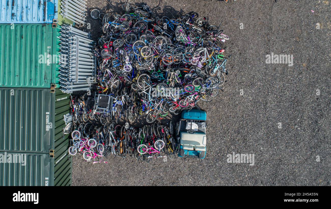Pile of push bikes hi-res stock photography and images - Alamy