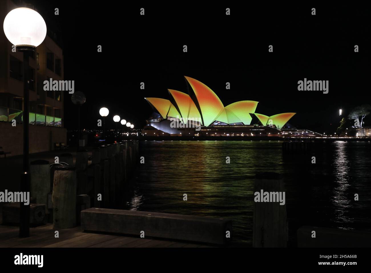 Sydney, Australia. 8th November 2021. The Sydney Opera House was lit up ...