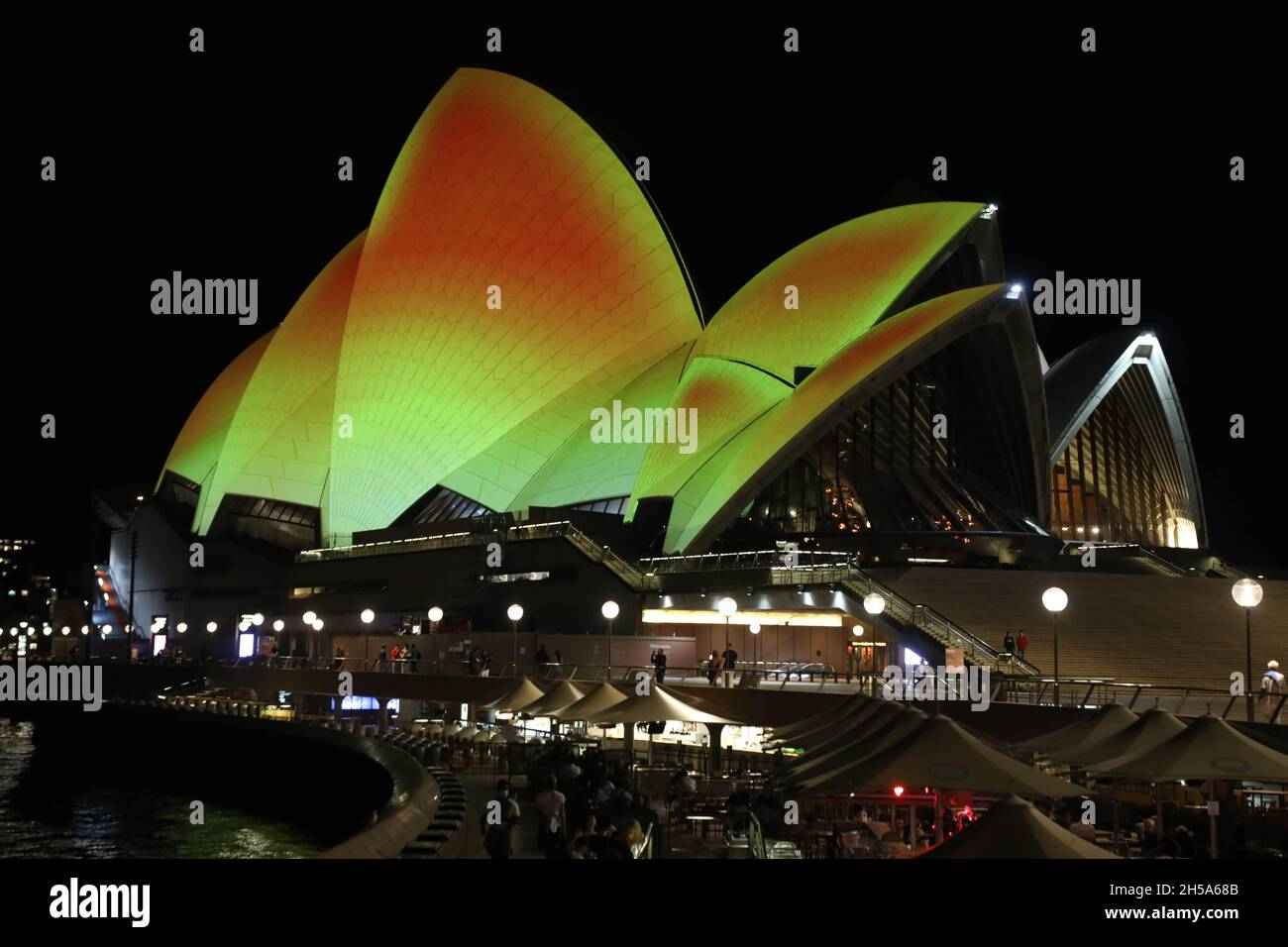 Sydney, Australia. 8th November 2021. The Sydney Opera House was lit up ...
