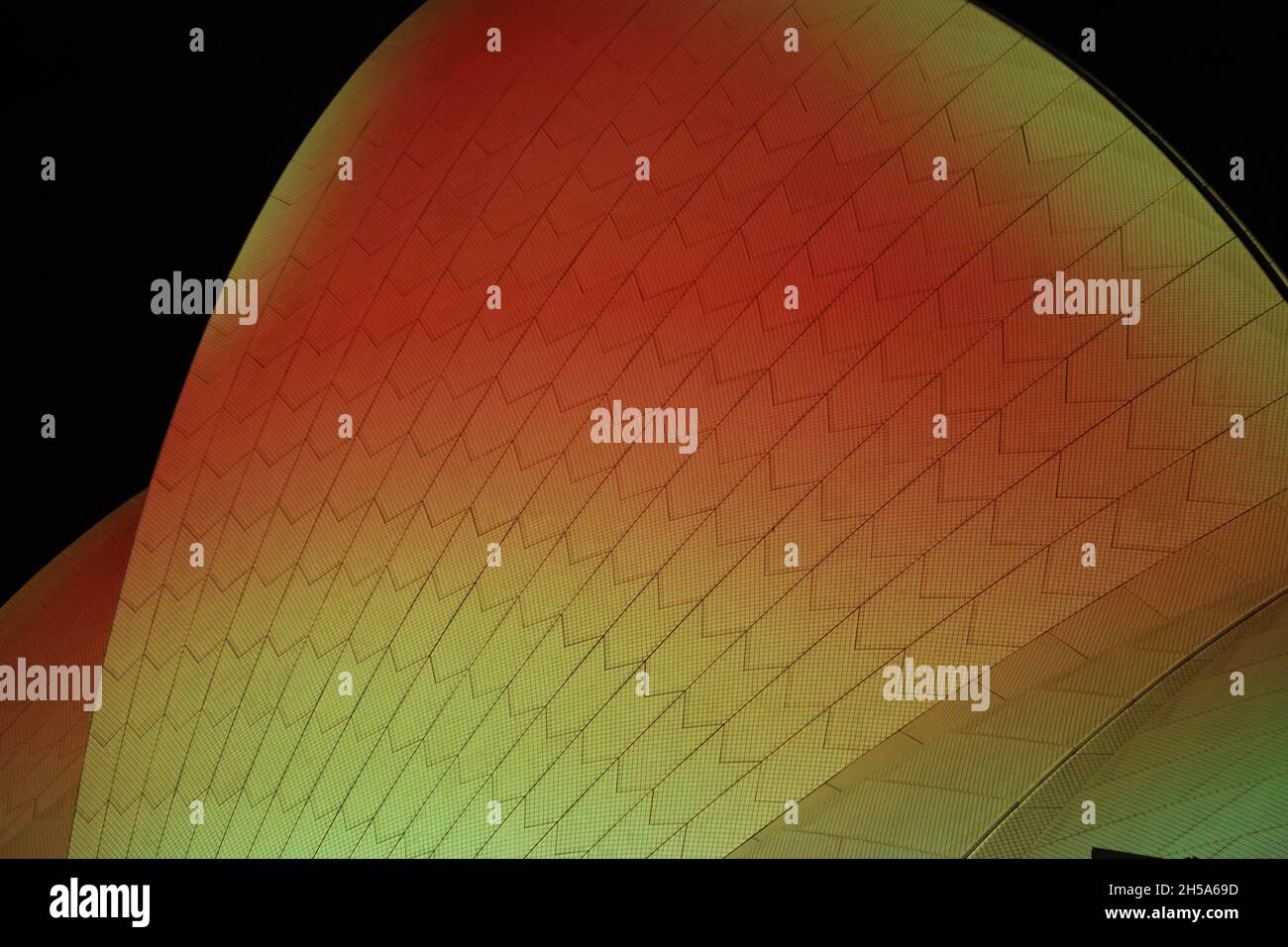 Sydney, Australia. 8th November 2021. The Sydney Opera House was lit up ...