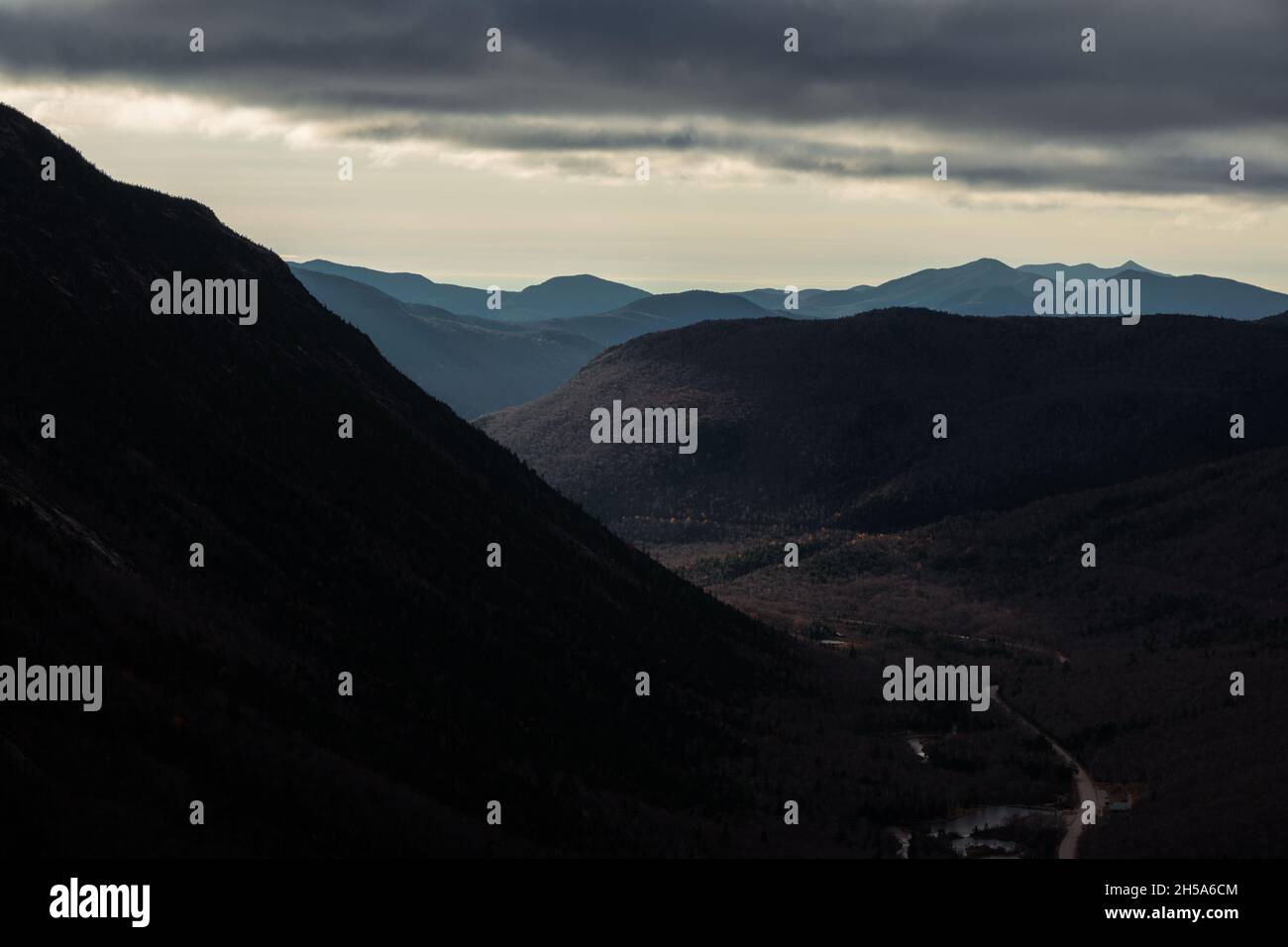 View from Mount Willard in Crawford Notch State Park in New Hampshire ...