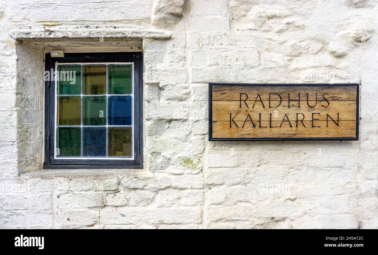 Medieval pub window hi-res stock photography and images - Alamy