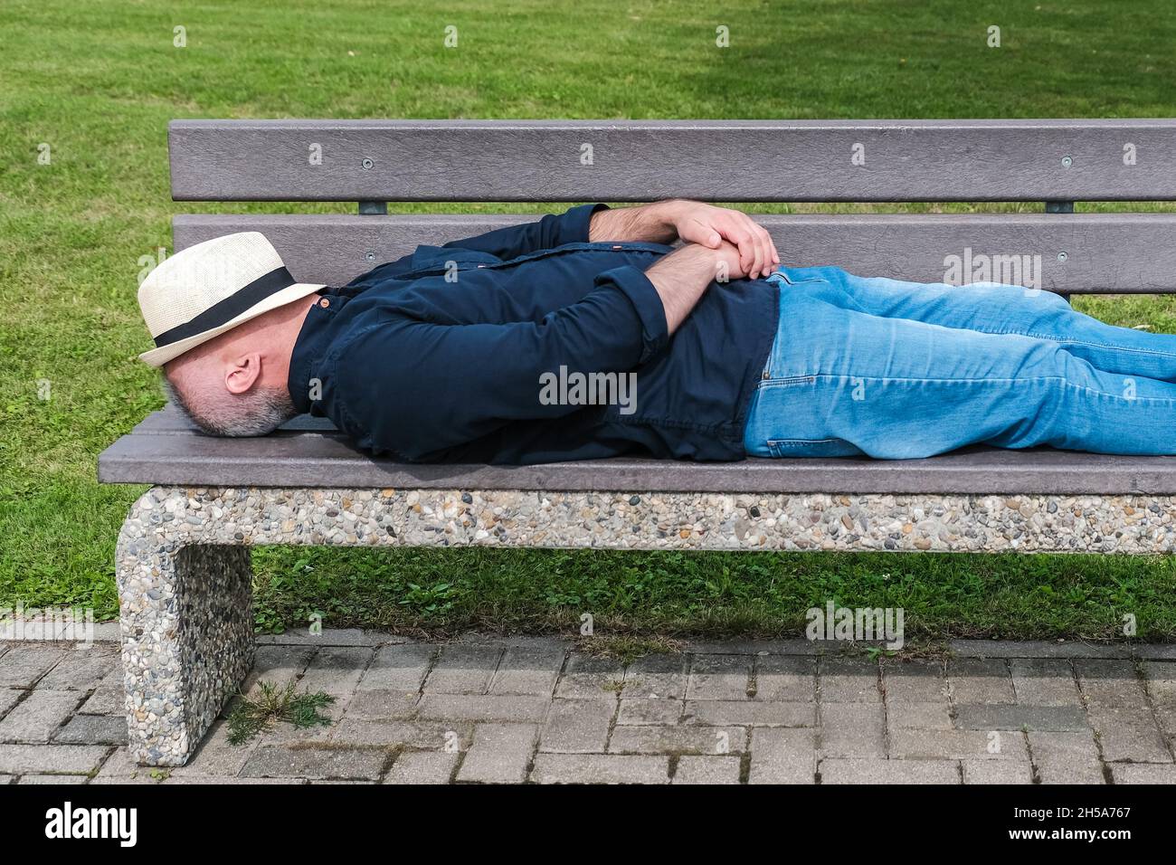 Homeless hat hi-res stock photography and images - Alamy