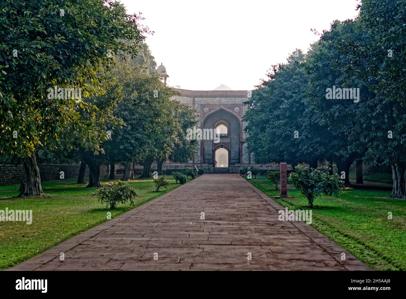 Western Gate, Humayun's Tomb Stock Photo - Alamy