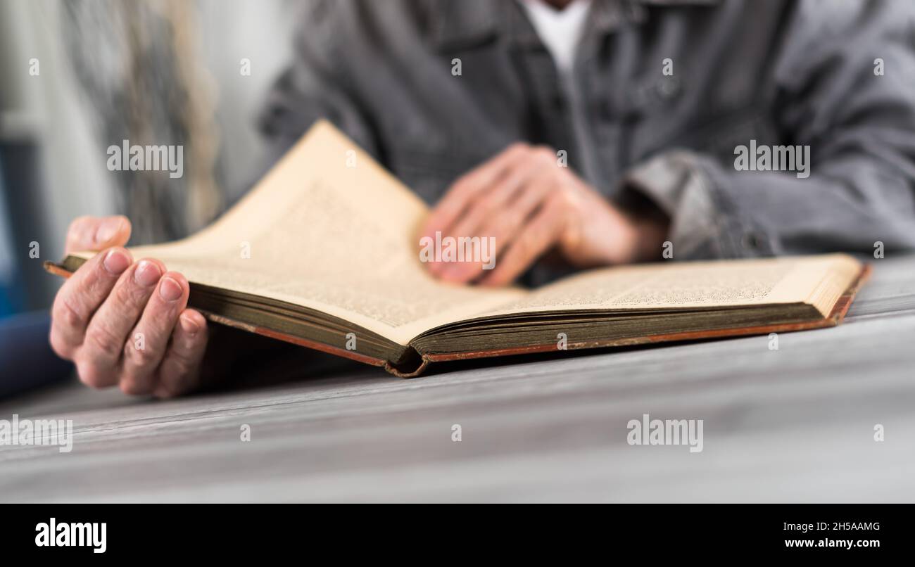 Man sitting reading a book Stock Photo - Alamy