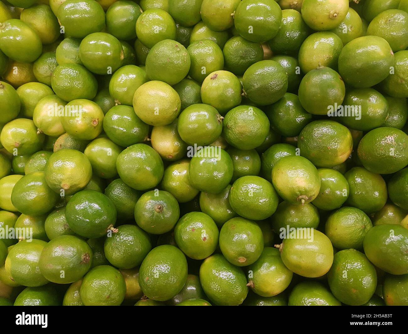 Tahiti lemon at market, full screen Stock Photo - Alamy