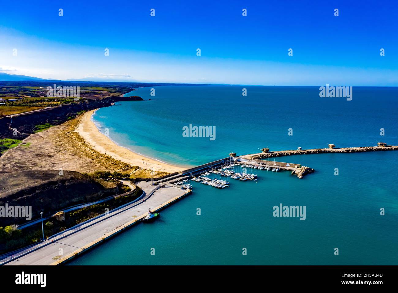 Spiaggia di Punta Penna in Italien aus der Luft Stock Photo - Alamy