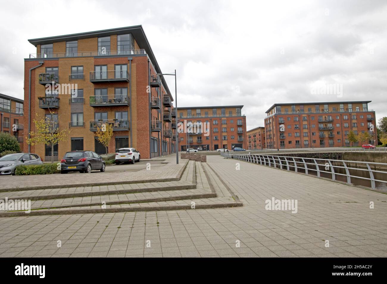 Riverside basin hi-res stock photography and images - Alamy