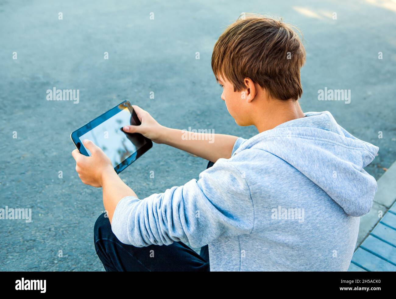 Angry teenager computer hi-res stock photography and images - Alamy