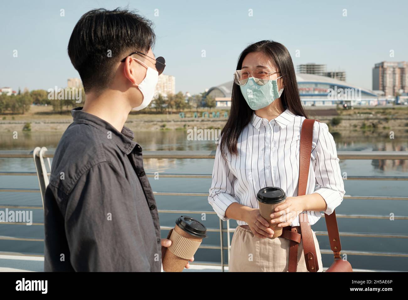 Two young chinese employees hi-res stock photography and images - Alamy