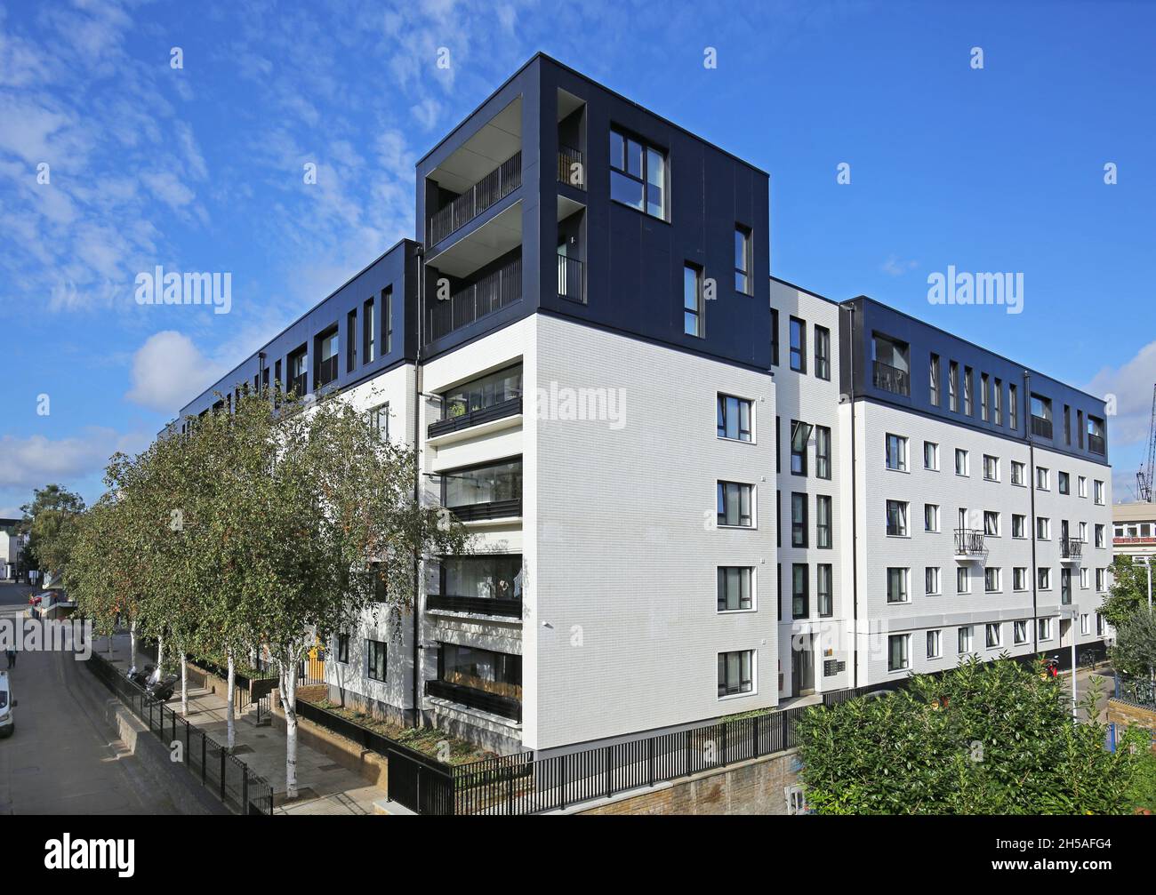 Tyler House on London's Stockwell Park Estate. Rundown apartment block ...