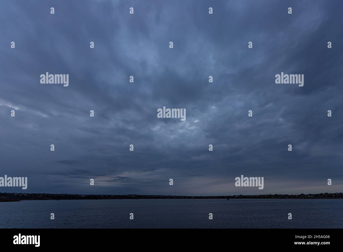 Late evening at the lake. Overcast and cloudy Stock Photo - Alamy