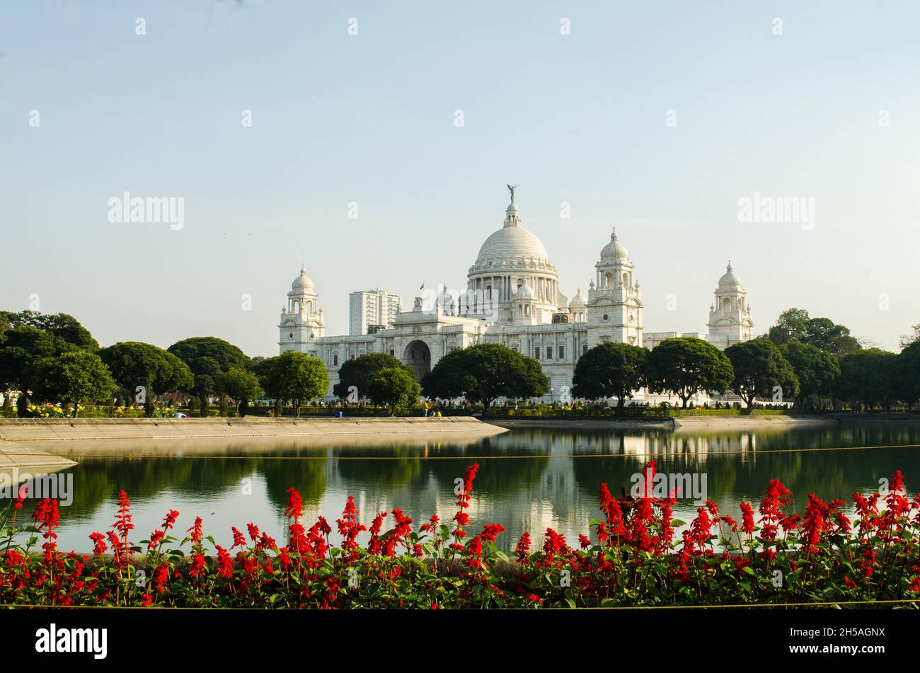 Marble building Victoria Memorial in Kolkata, India Stock Photo - Alamy