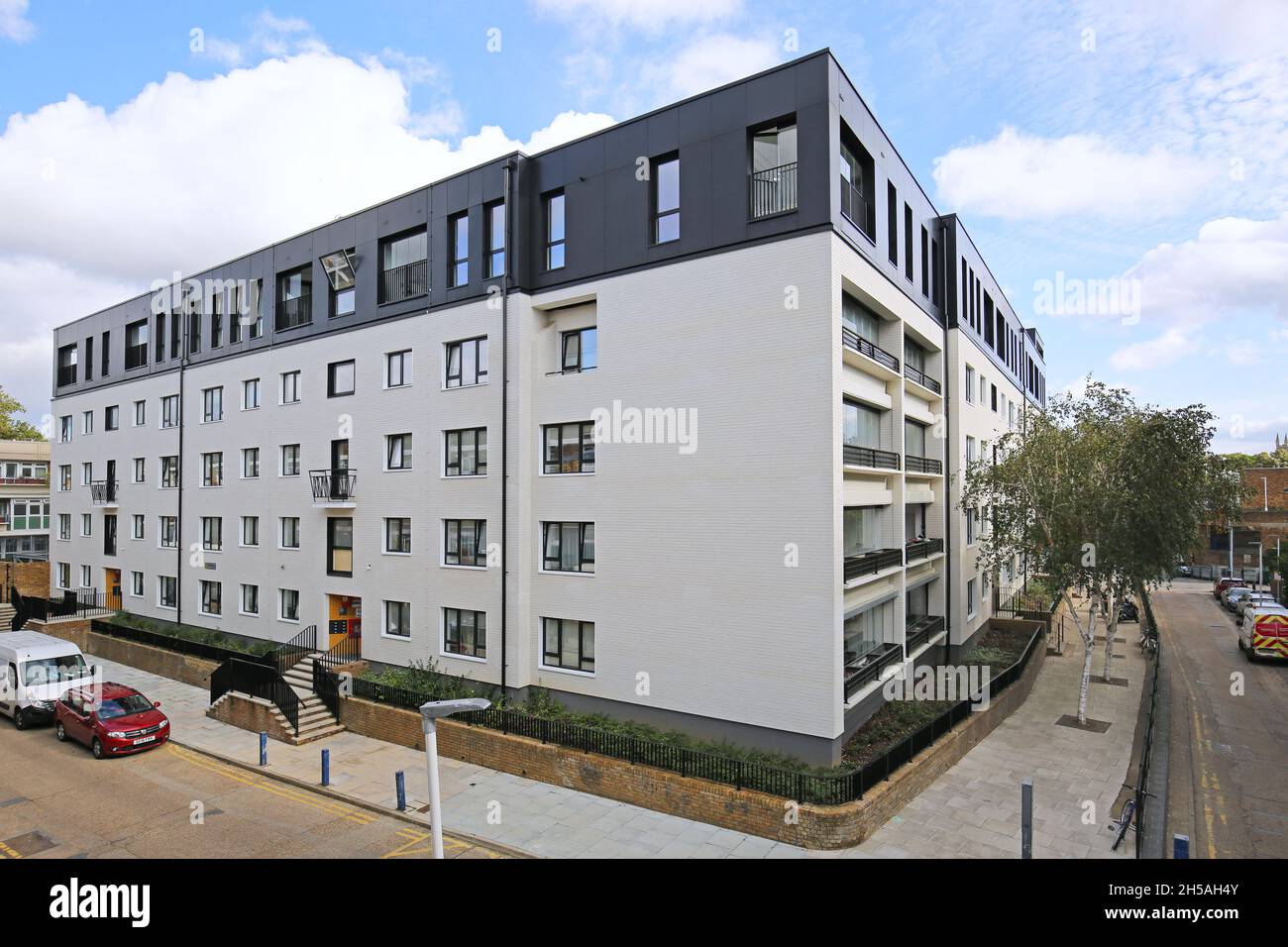 Tyler House on London's Stockwell Park Estate. Rundown apartment block ...