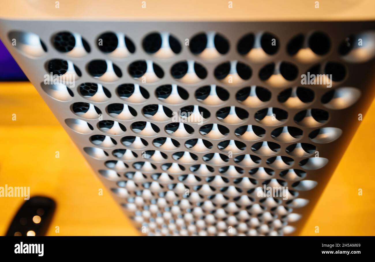 Apple Computers Mac pro workstation Stock Photo - Alamy