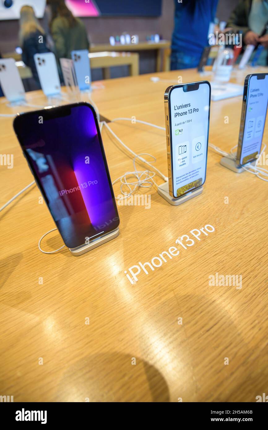 Directly above view of iPhone 13 Pro version smartphone model by Apple ...