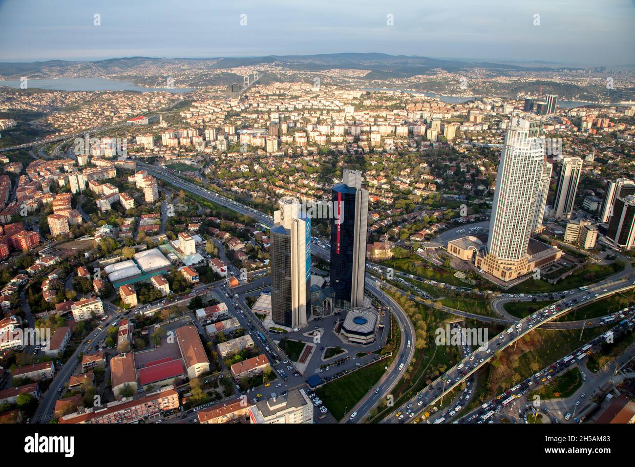 Earthquake skyscraper hi-res stock photography and images - Alamy