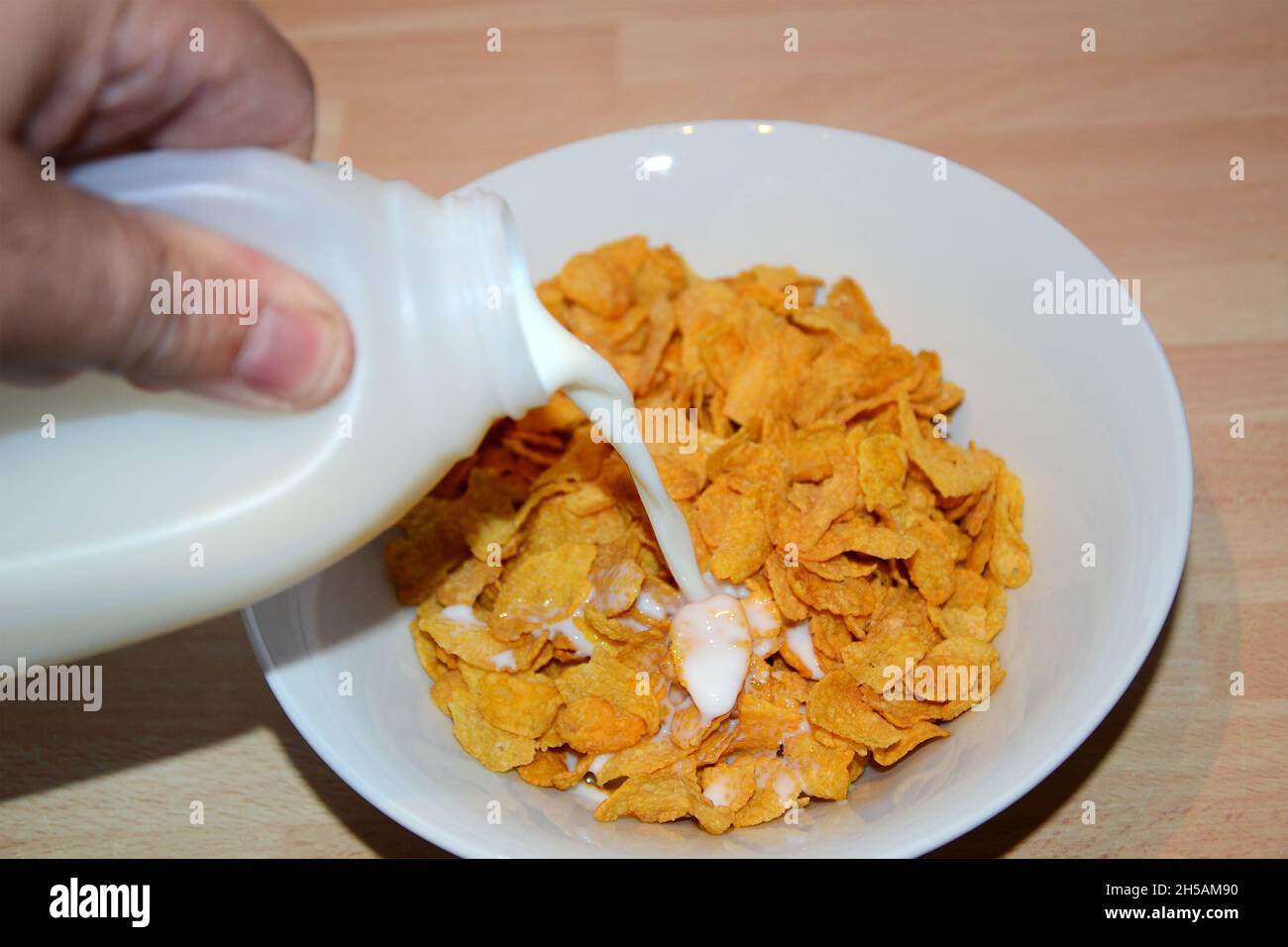 Cereal corn flakes hi-res stock photography and images - Alamy