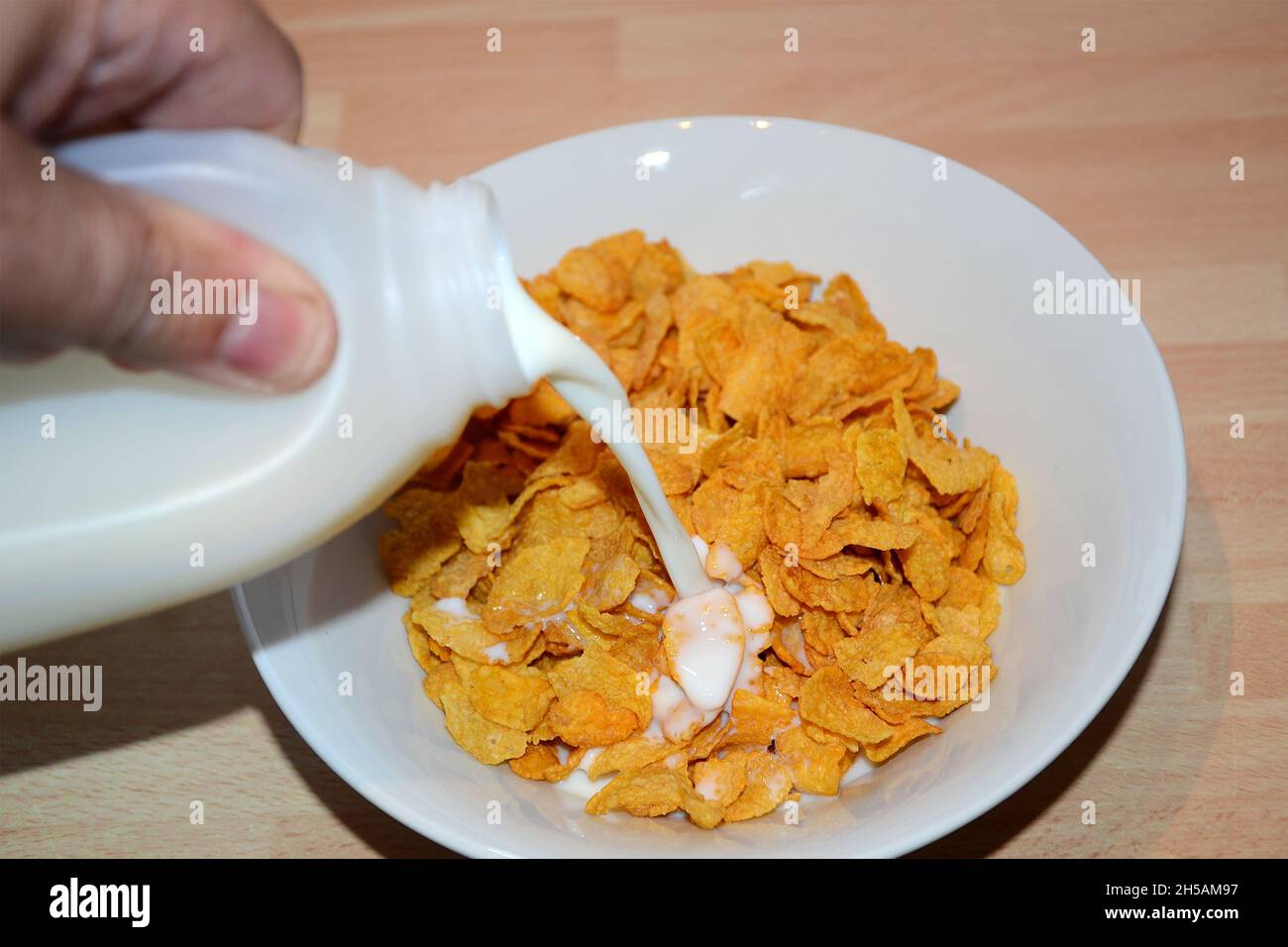 Cereal corn flakes hi-res stock photography and images - Alamy