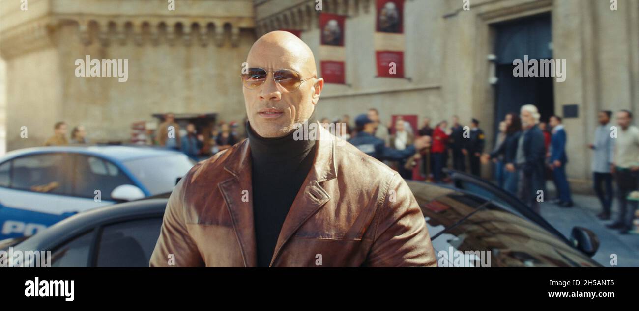 RED NOTICE (2021) DWAYNE JOHNSON RAWSON MARSHALL THURBER (DIR) VERTICAL ...