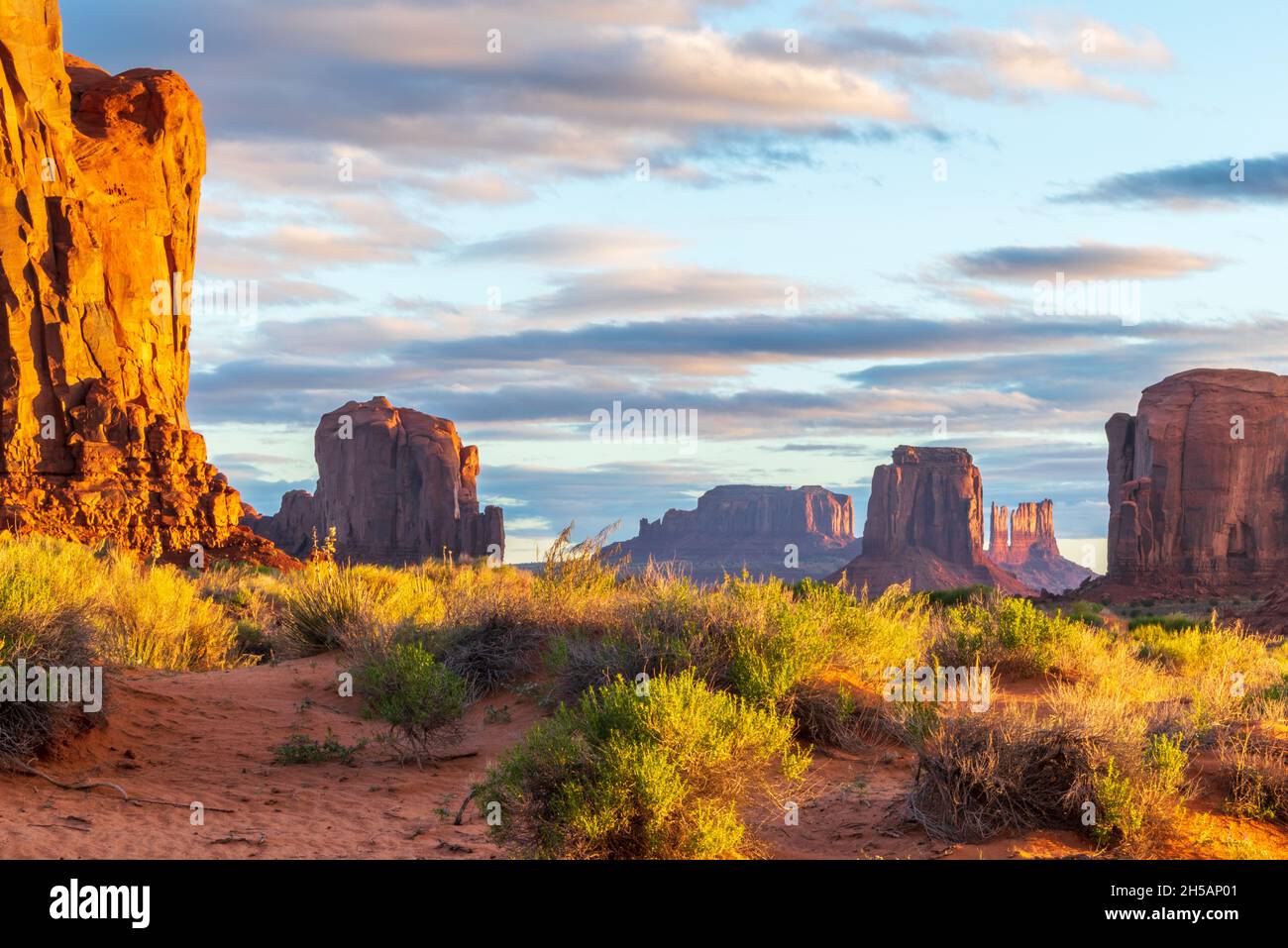 Tranquil southwest scene with large stone formations in Monument Valley ...