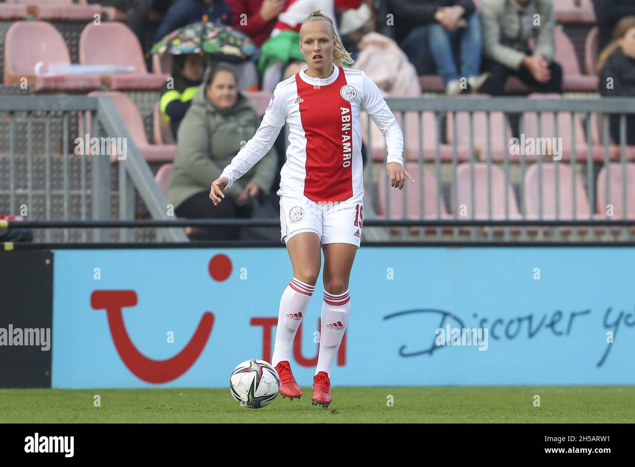 AMSTERDAM, 07-11-2021 ,De Toekomst, Pure Energie Eredivisie vrouwen ...