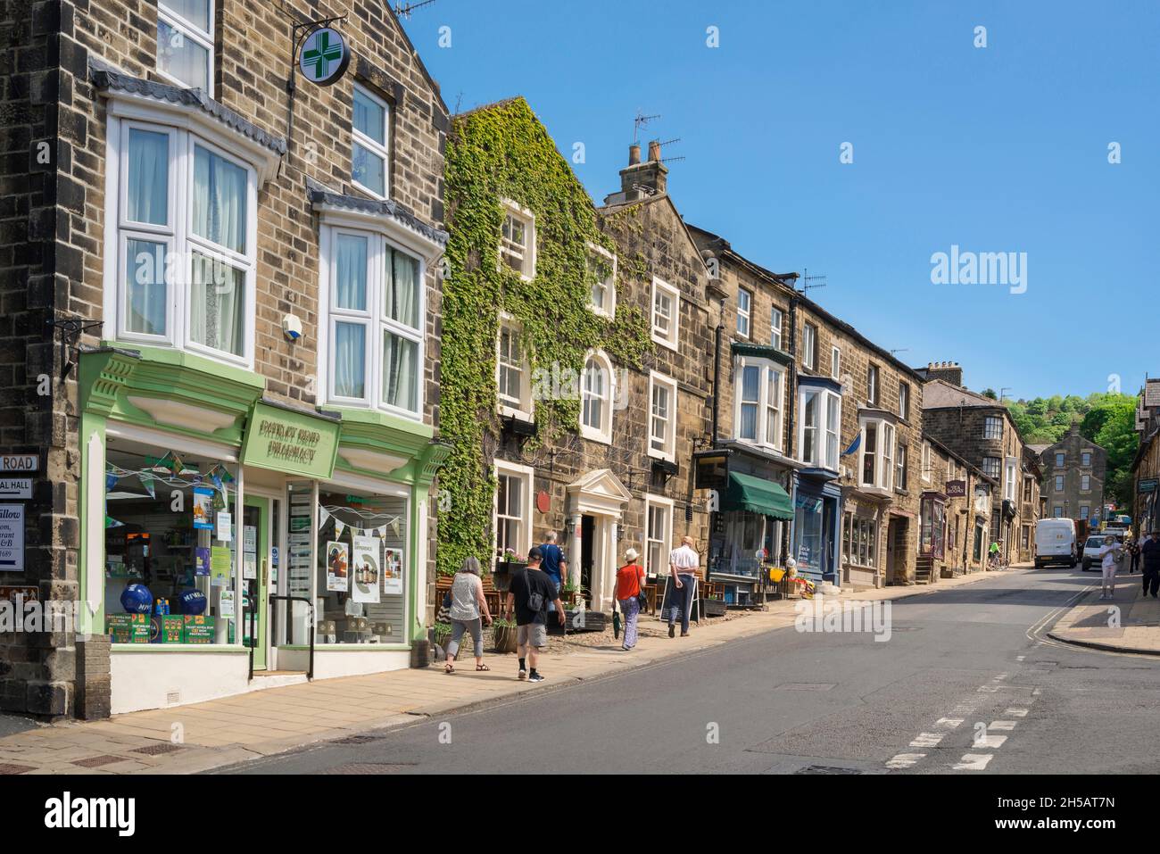 Scenic Yorkshire UK, view in summer of the steep High Street in the ...