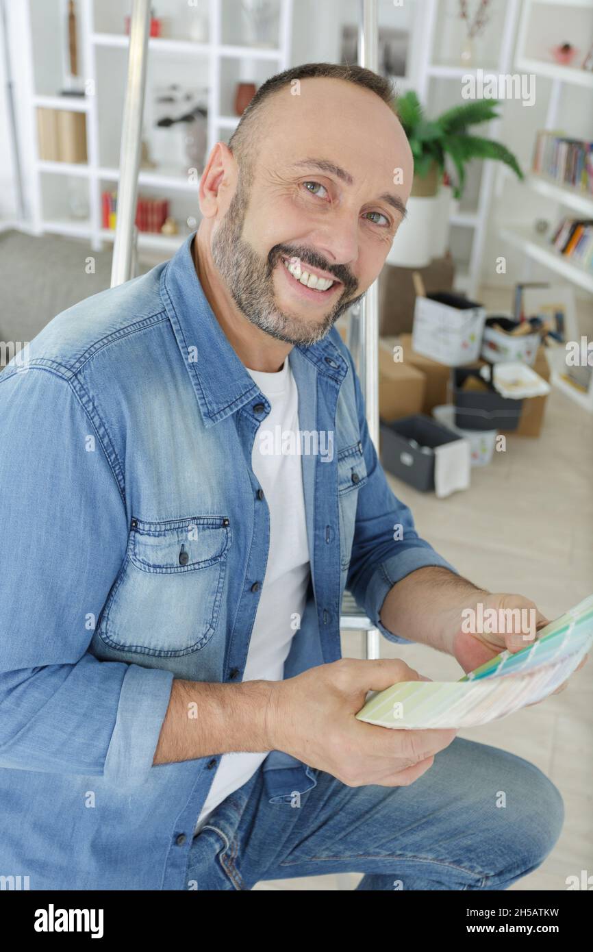 Handyman mature home improvement working hi-res stock photography and ...