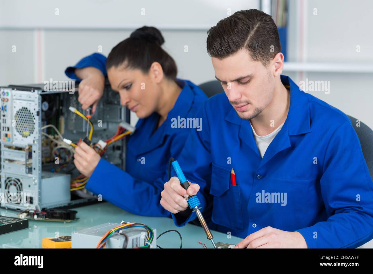 team of students examining and repairing computer parts Stock Photo - Alamy