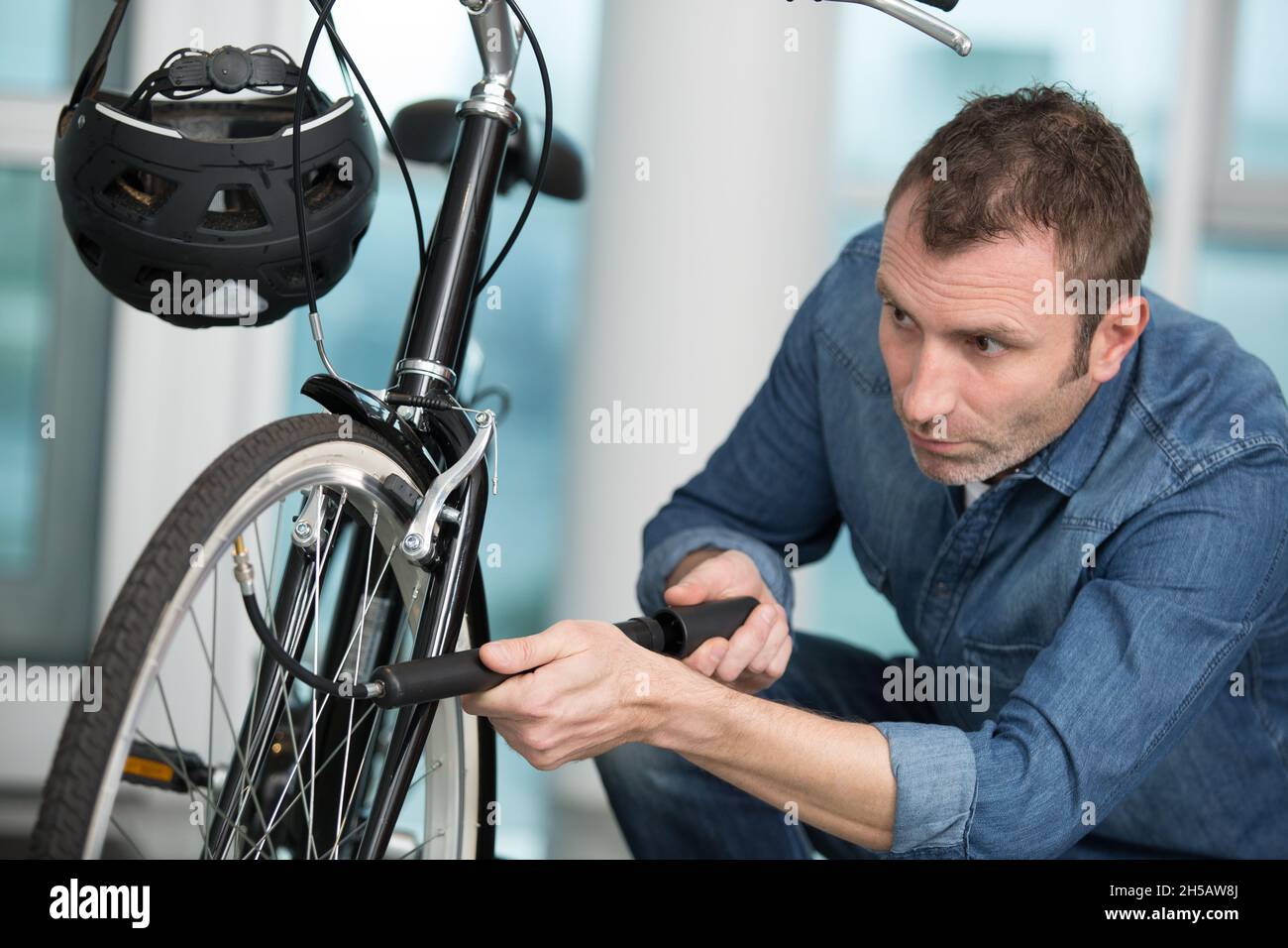 man inflating tyre in preparation for a bicycle ride Stock Photo - Alamy