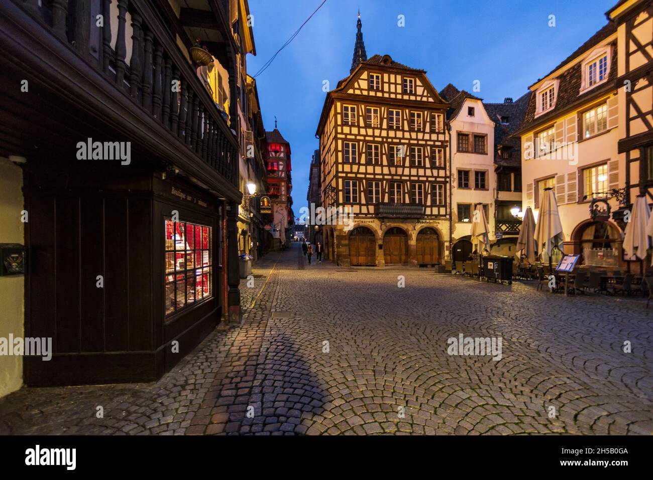 Place du marche aux cochons de lait hi-res stock photography and images ...