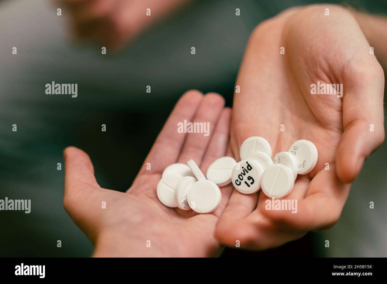 Paxlovid And Molnupiravir High Resolution Stock Photography and Images ...