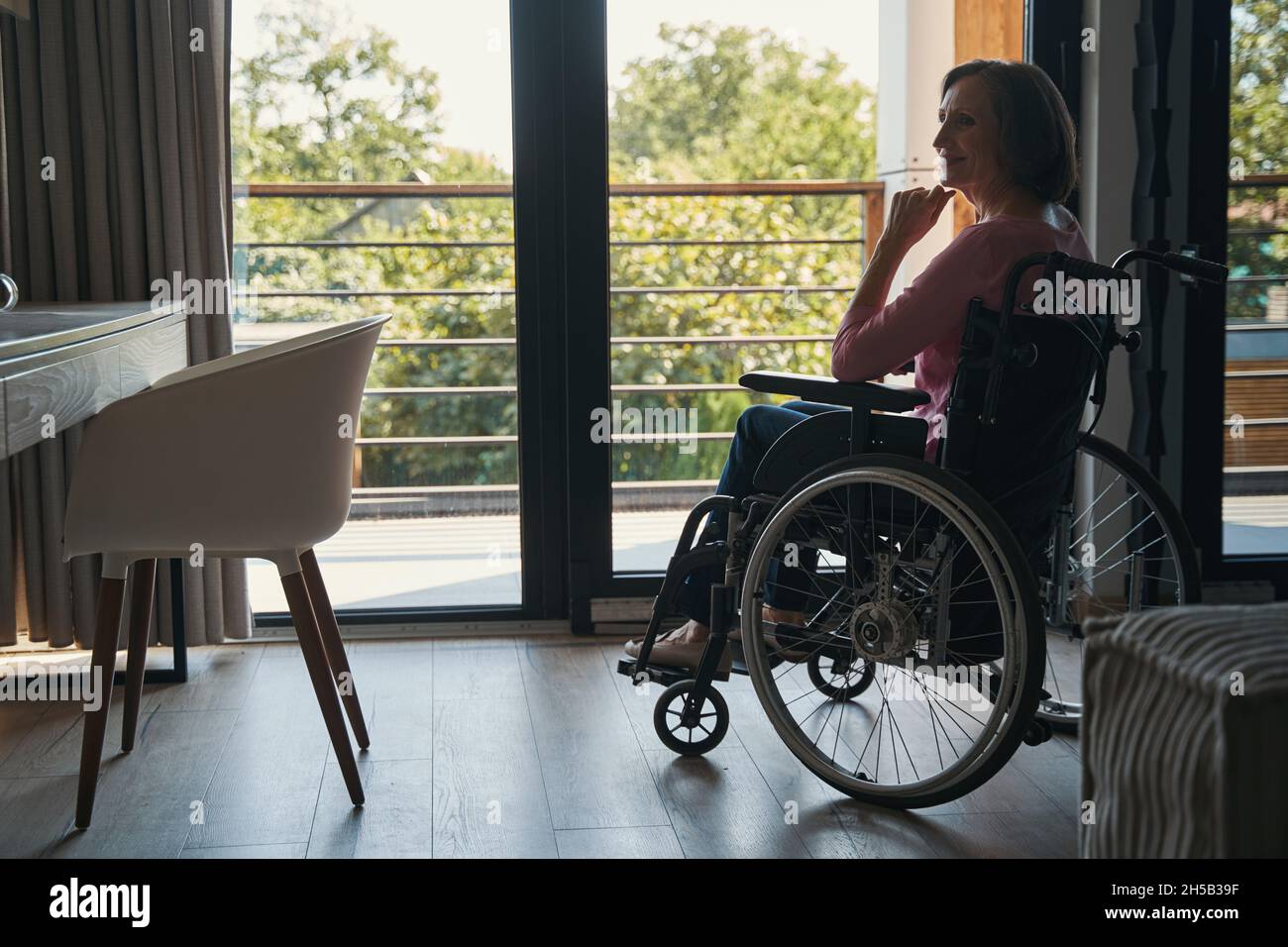 Female wheelchair user hi-res stock photography and images - Alamy