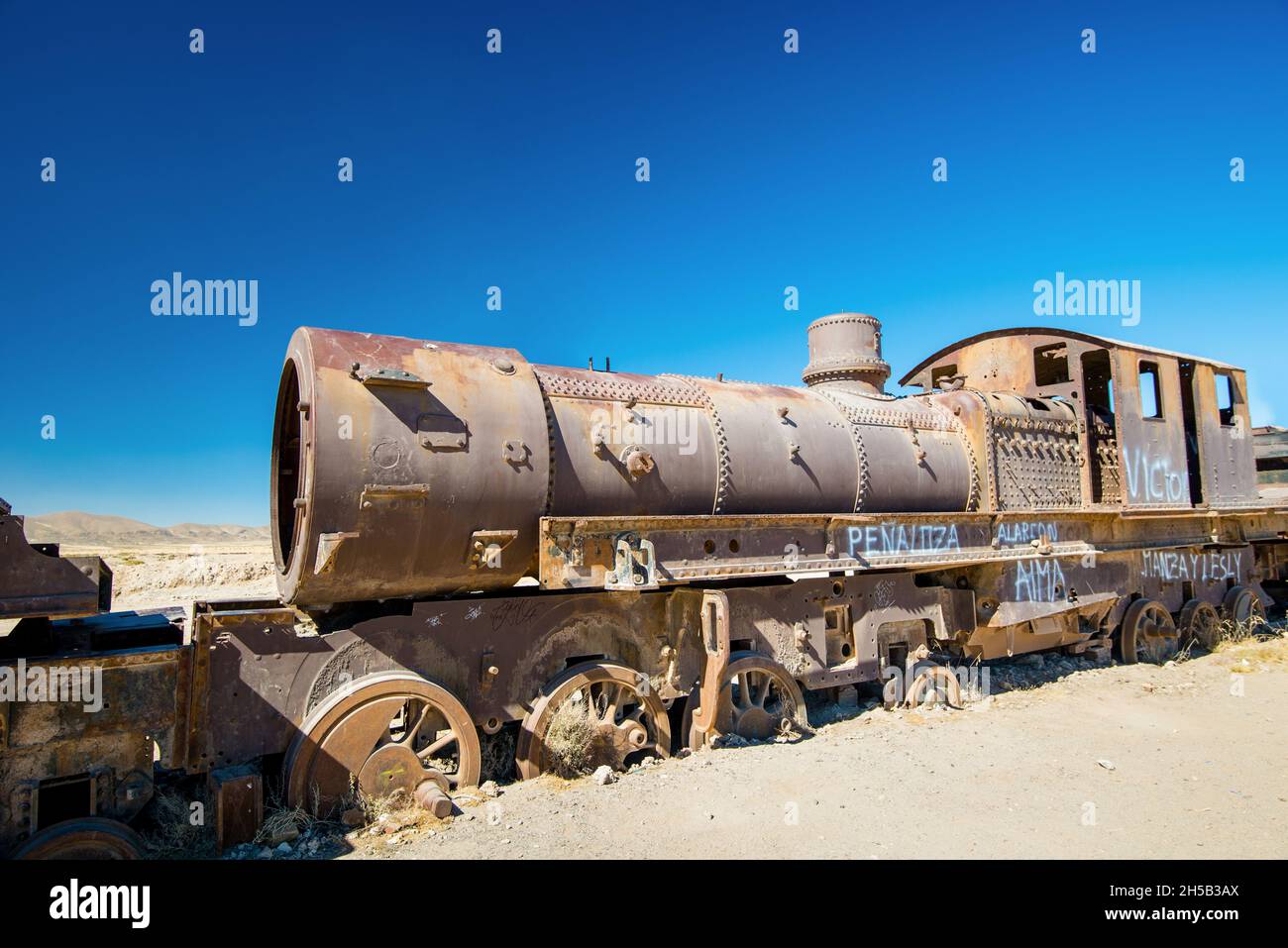 Abandoned rusty steam locomotive hi-res stock photography and images ...