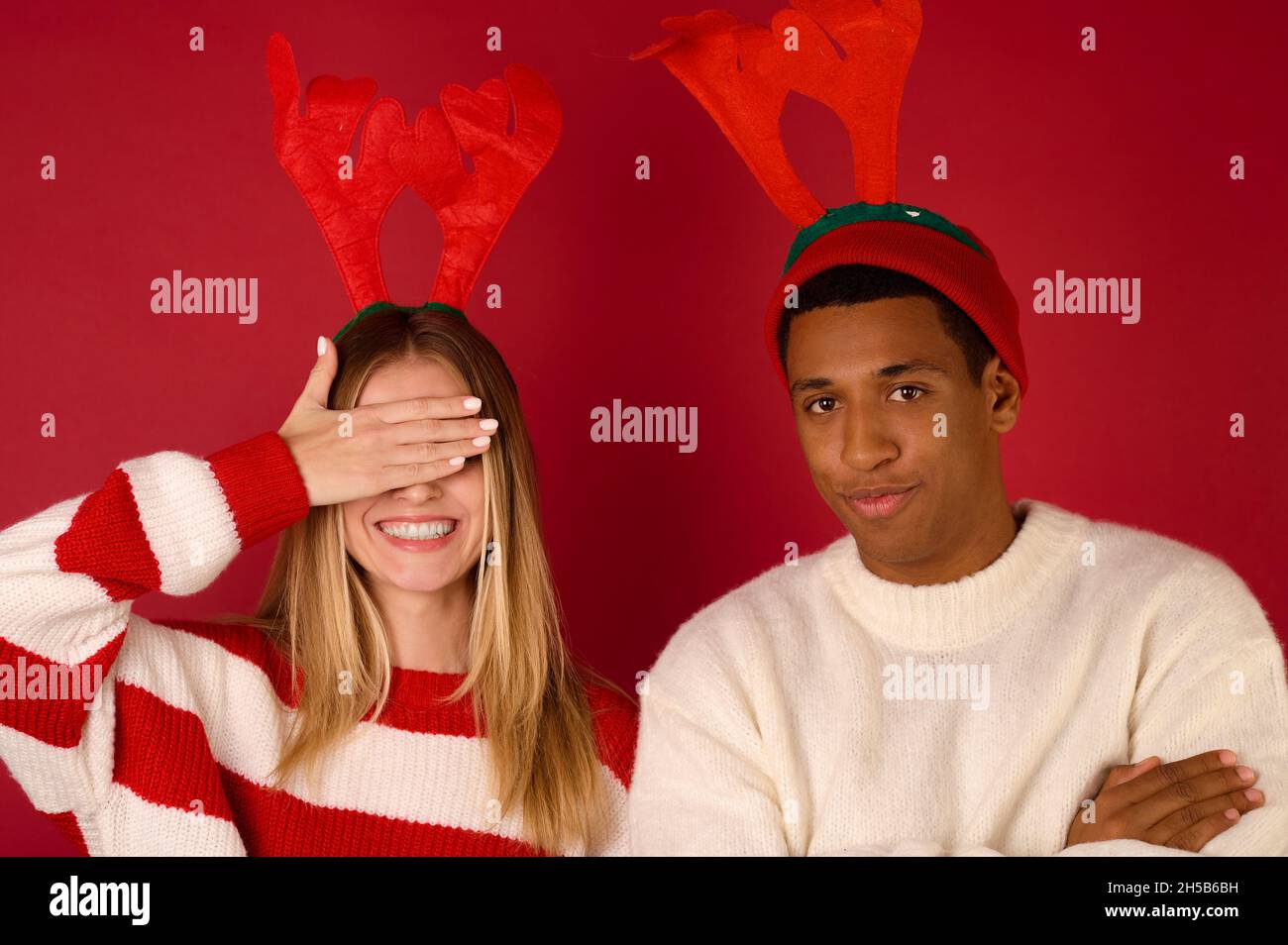 Couple red clothes hi-res stock photography and images - Alamy