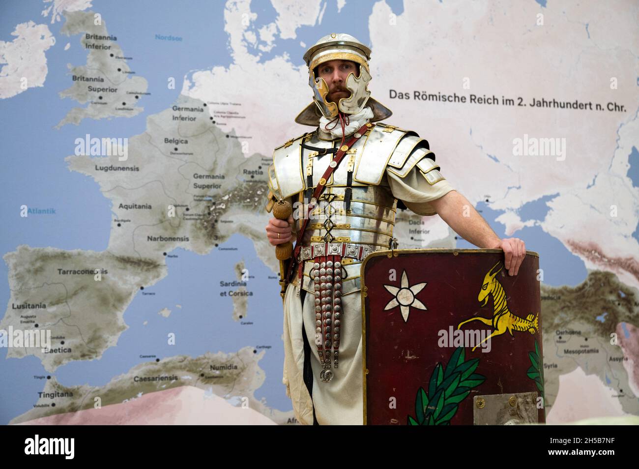 Bonn, Germany. 08th Nov, 2021. A performer in the armour of a Roman ...