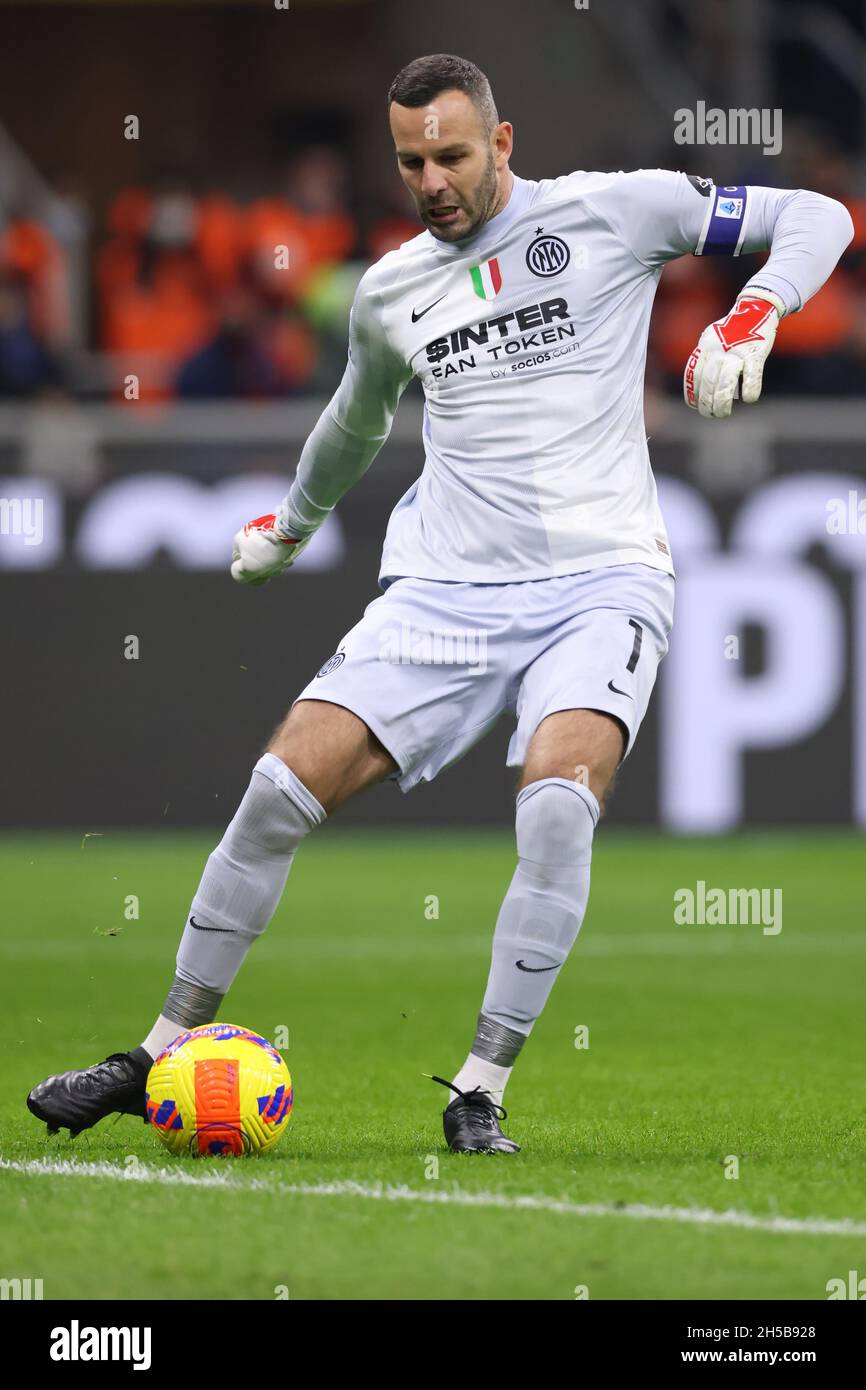 Milan, Italy, 7th November 2021. Samir Handanovic of FC Internazionale ...