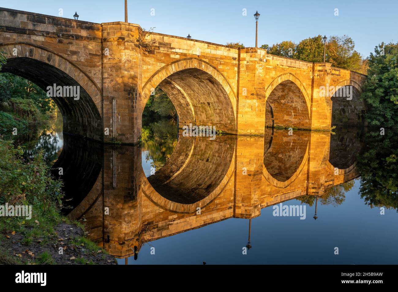 Road bridge over the river Tees in Yarm, North Yorkshire, UK showing ...