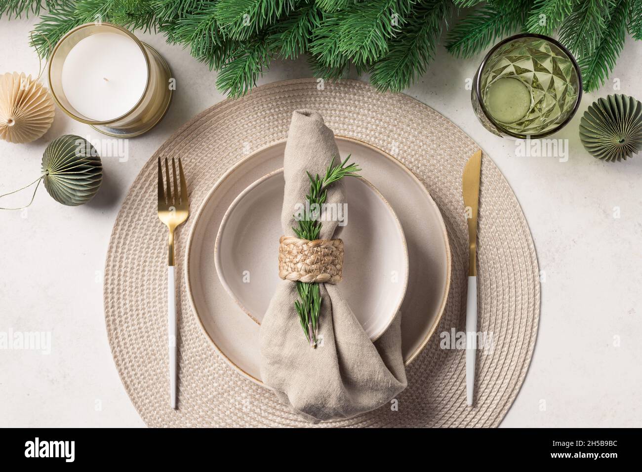 Festive table setting for Christmas dinner Stock Photo - Alamy