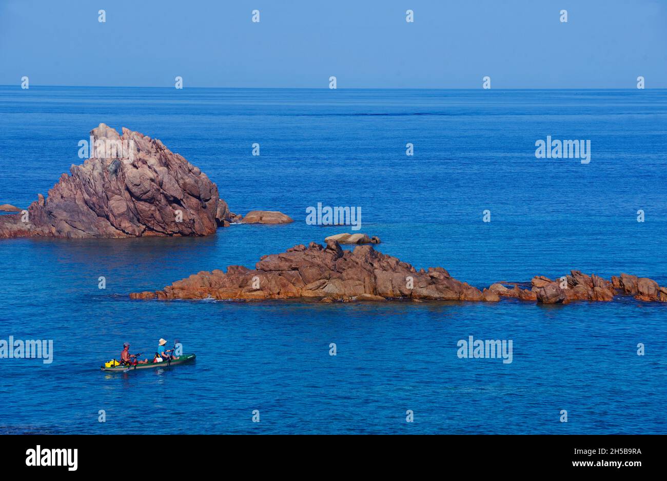 FRANCE, CORSICA ISLAND ( 2A ), TIZZANO, SEA KAYAK ON THE WEST COAST ...