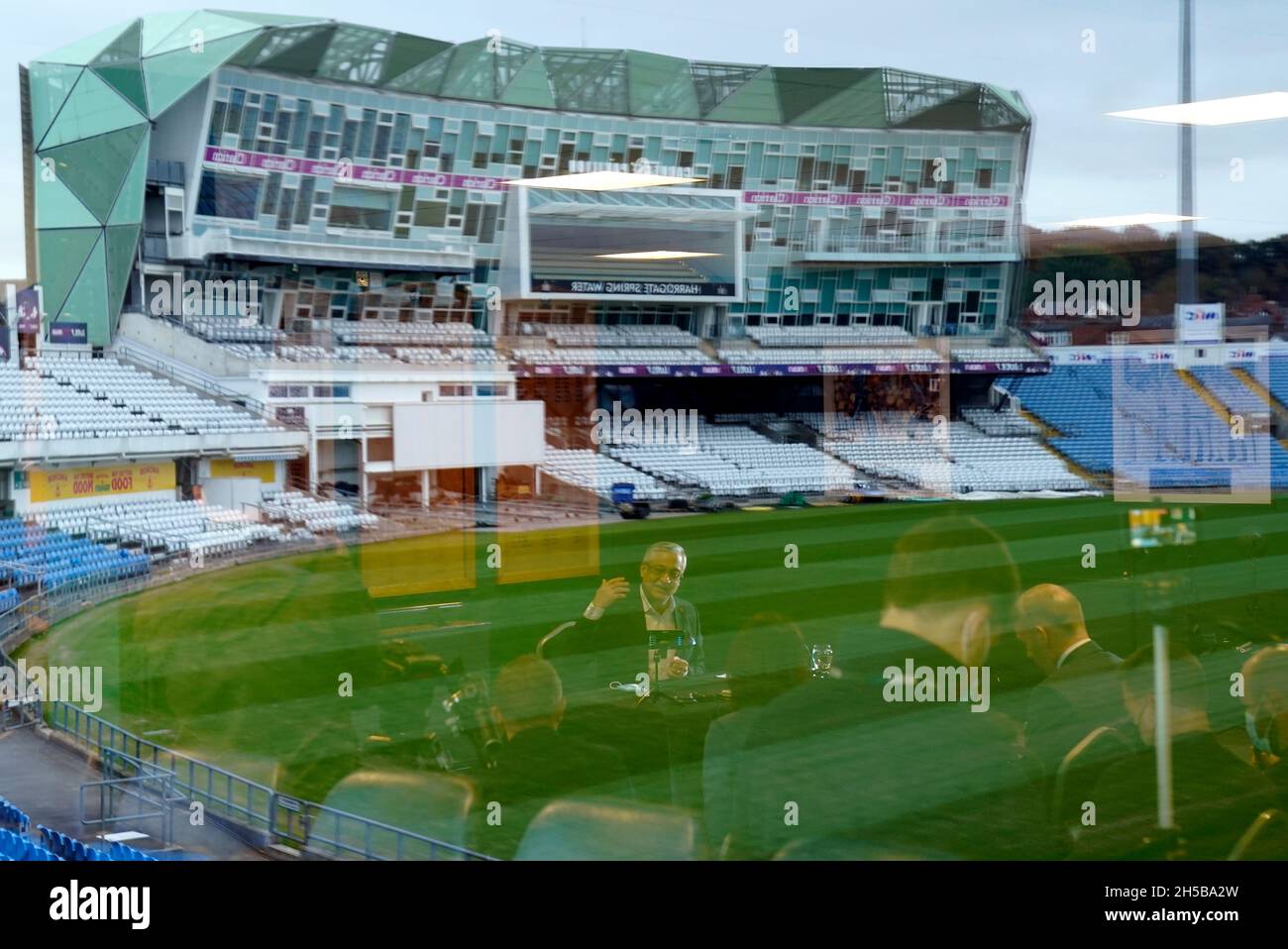 Headingley cricket ground view hi-res stock photography and images - Alamy