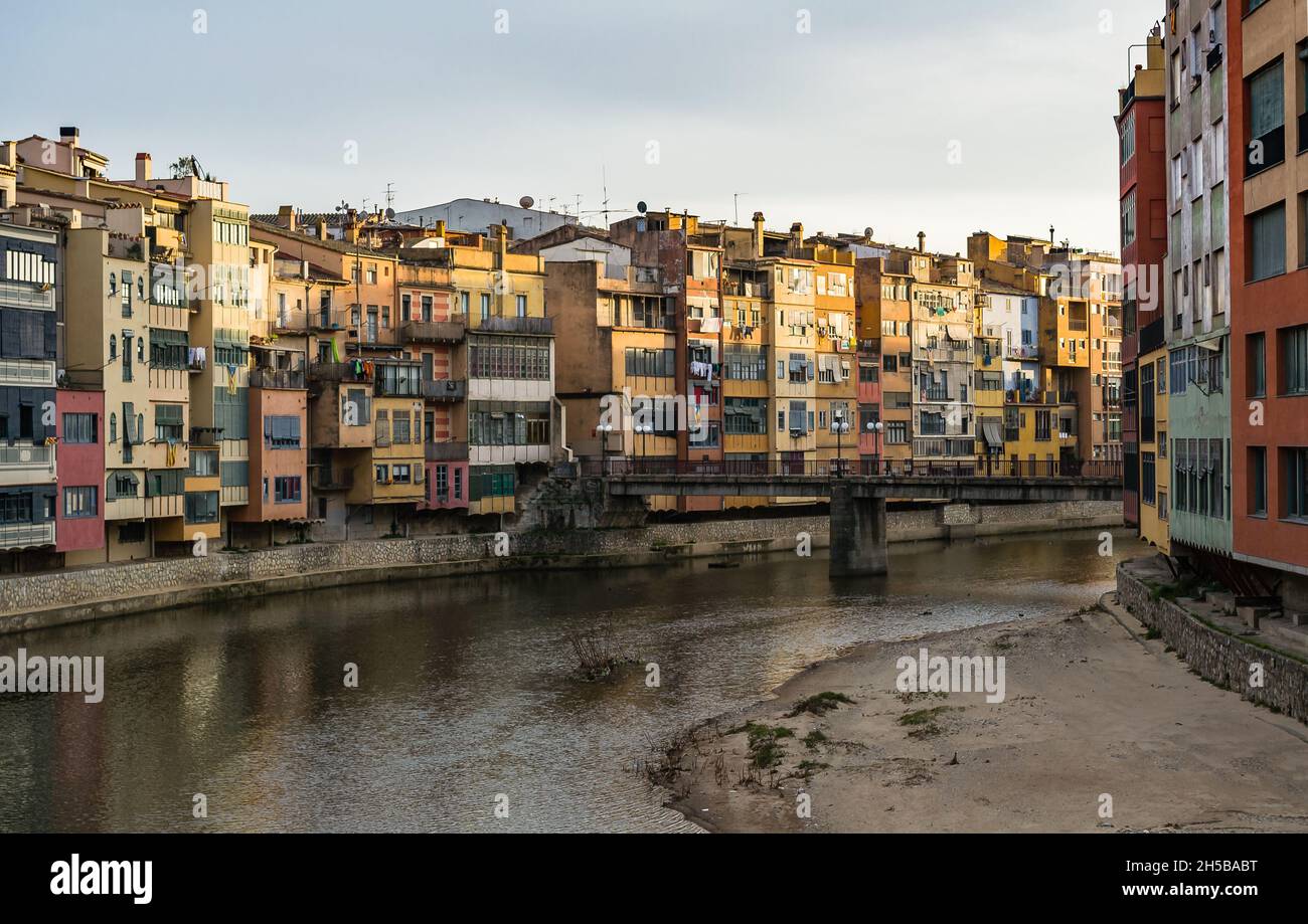 Colored houses on the river onyar, Girona Stock Photo - Alamy