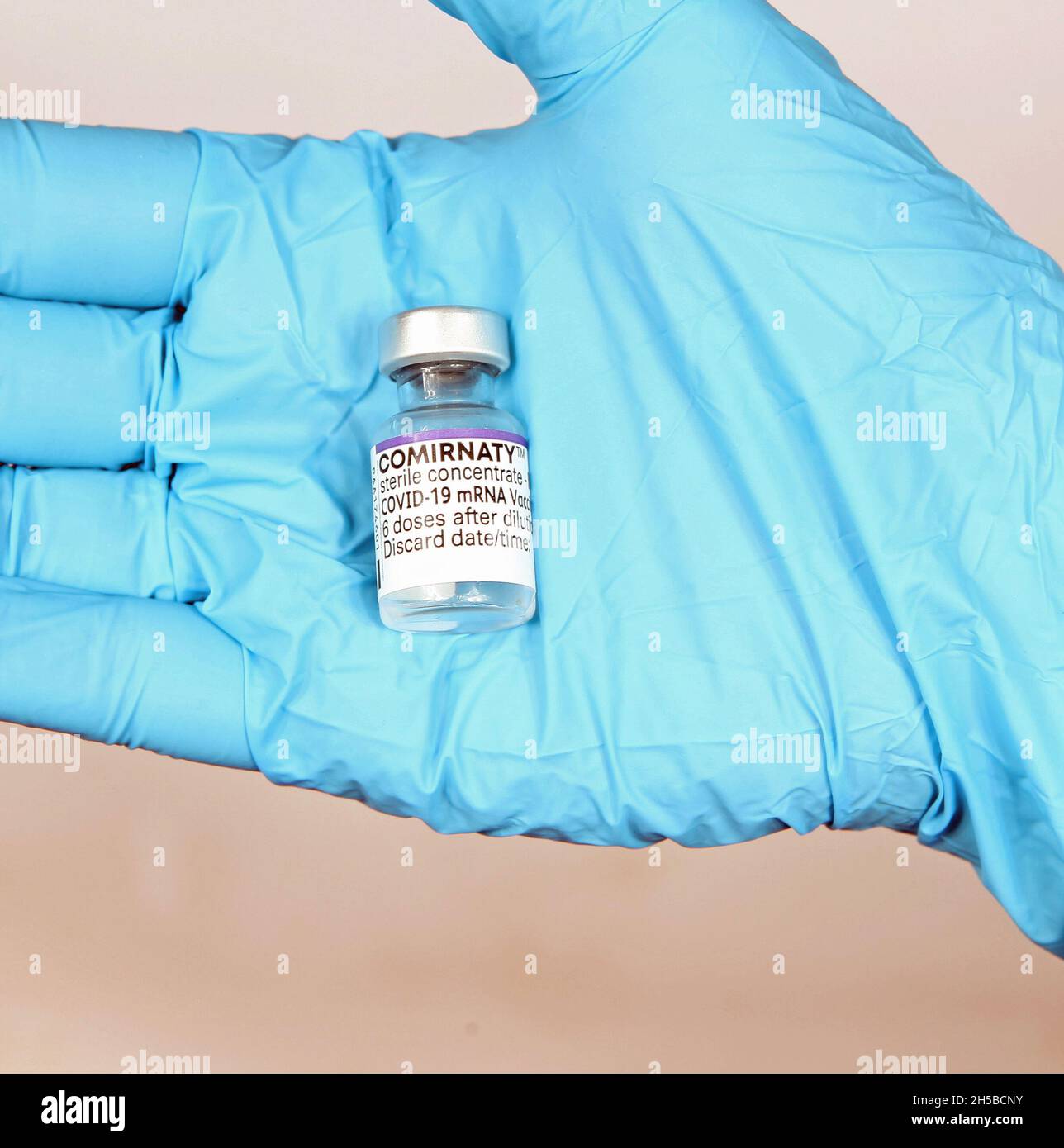 Comirnate multidose vaccine hi-res stock photography and images - Alamy