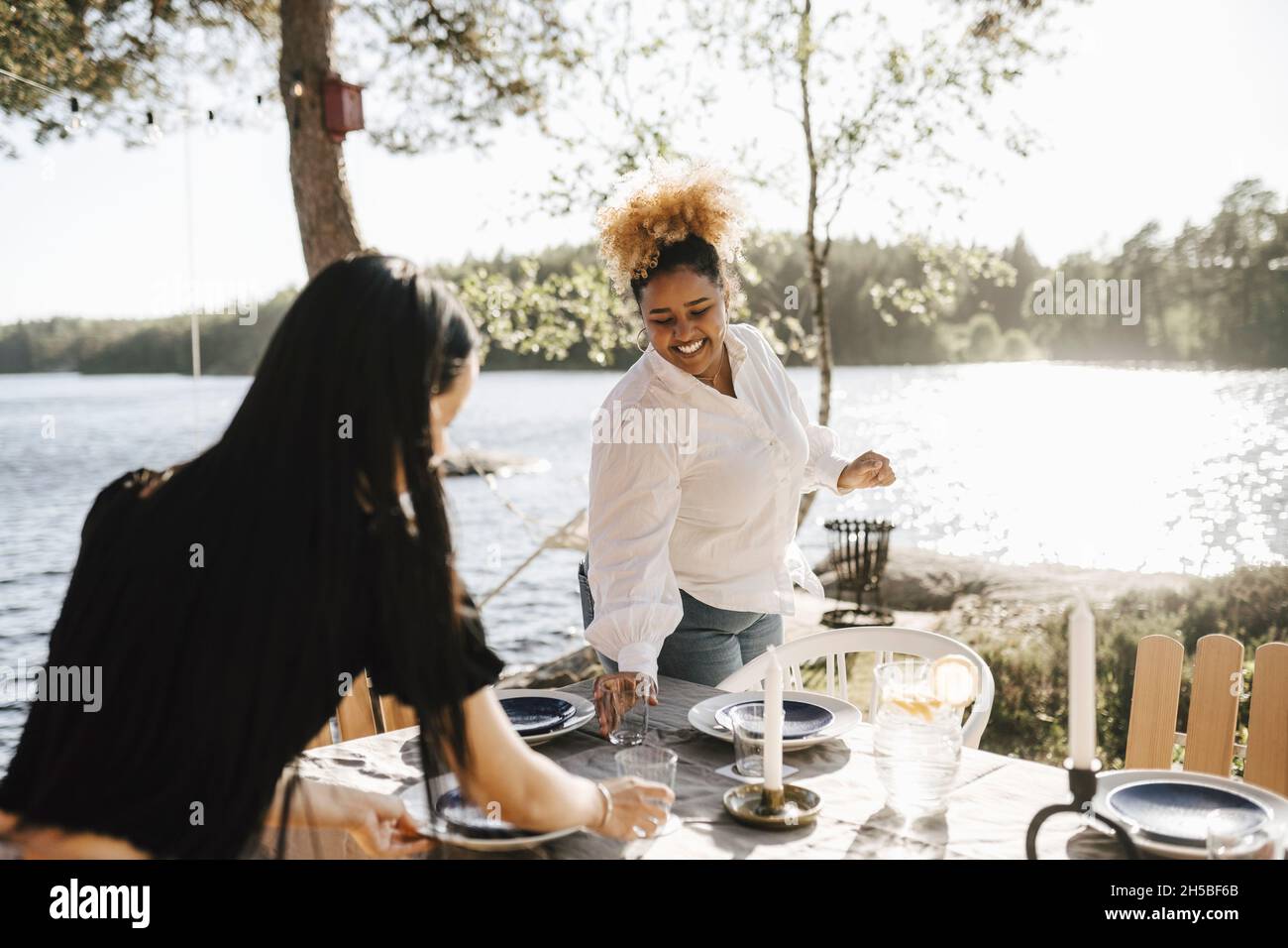Woman dinner table setting party hi-res stock photography and images ...